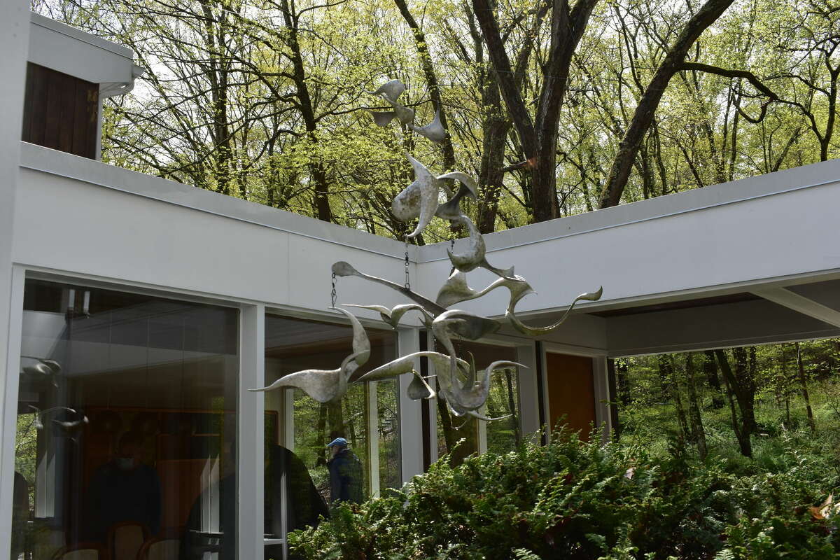 Tour gives a look inside Stamford's mid-century modern legacy