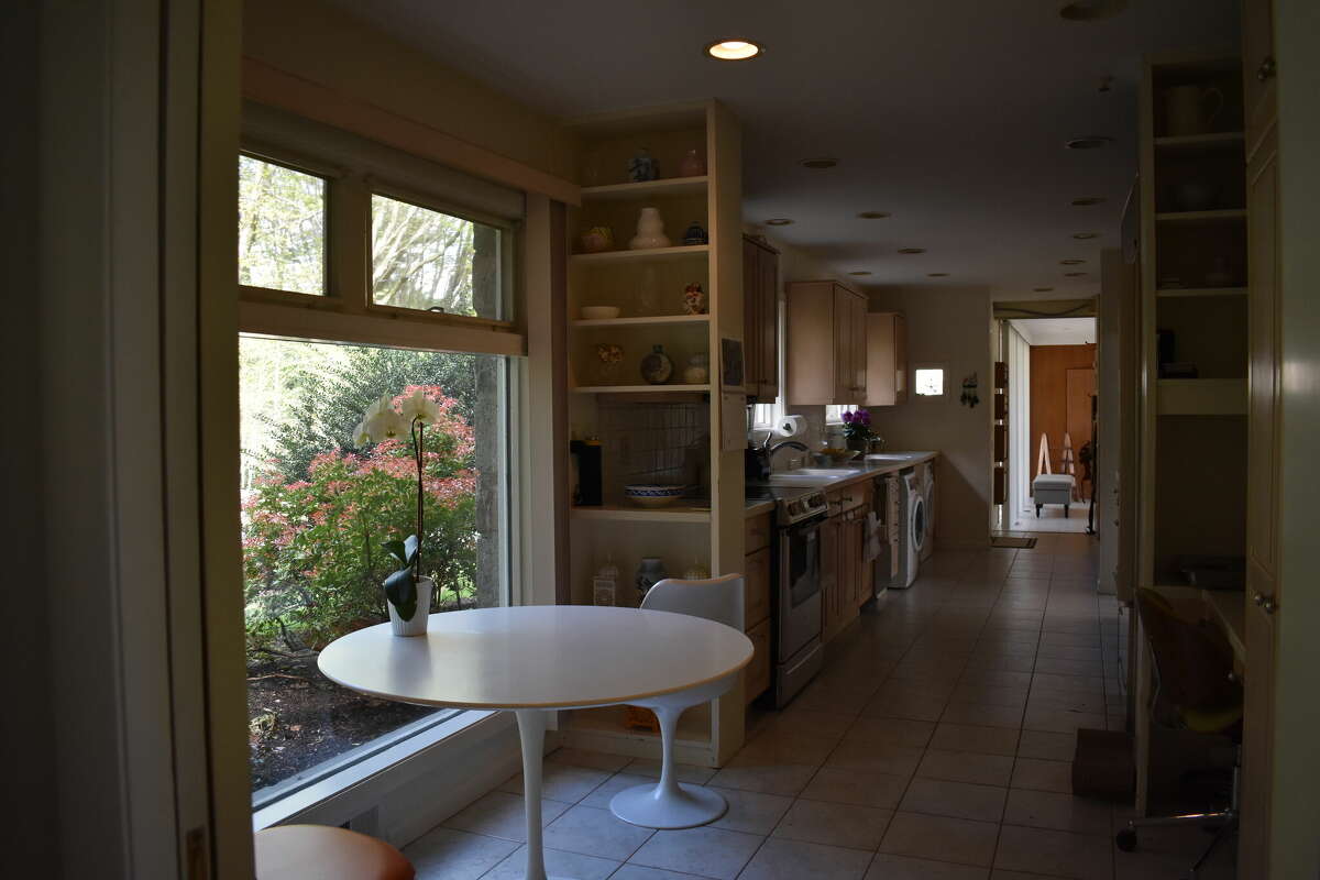 Tour gives a look inside Stamford's mid-century modern legacy