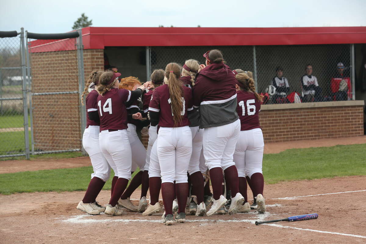 Unionville-Sebewaing softball holds on to sweep Cass City April 24