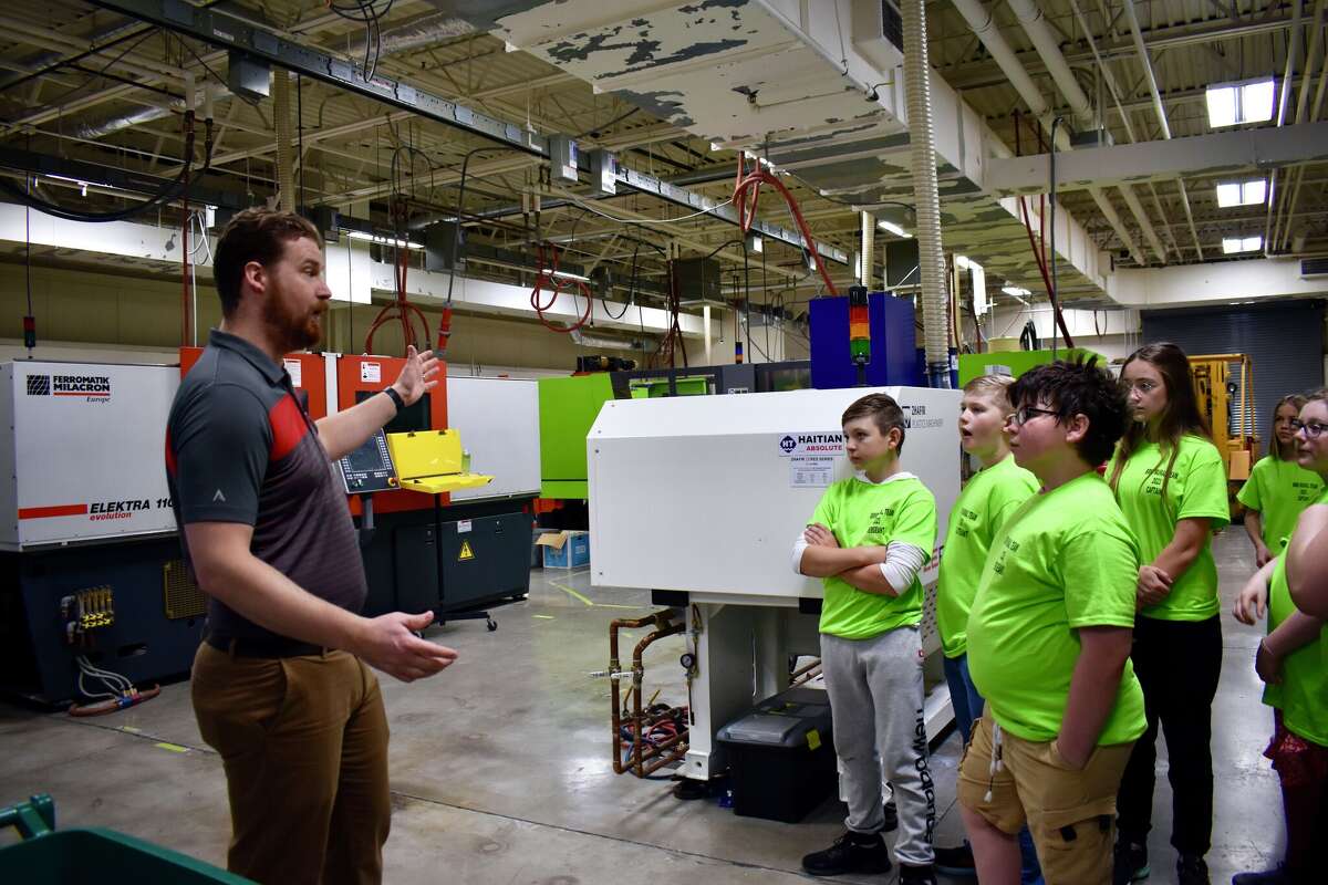 Big Rapids Middle School students visit Ferris plastics engineering