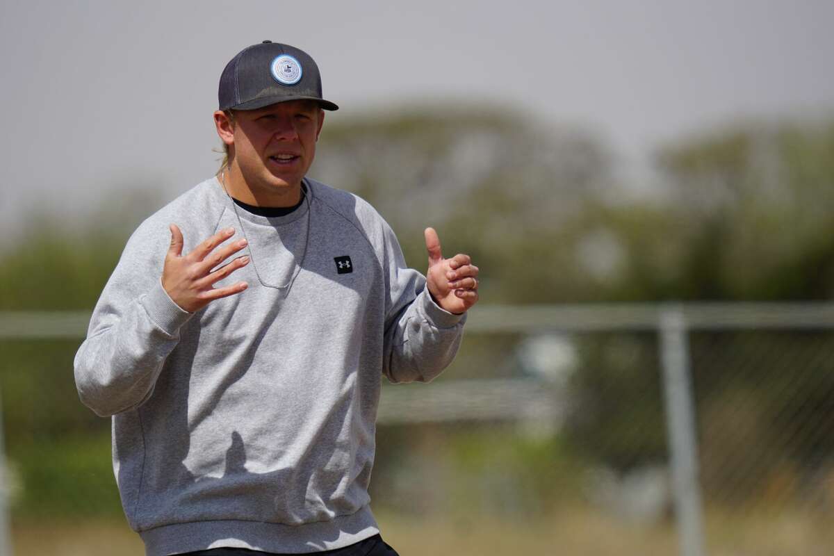 Brian Klein spends time with Plainview Avenged 9u players