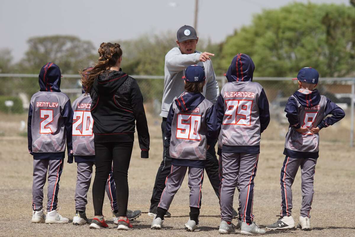 Brian Klein spends time with Plainview Avenged 9u players