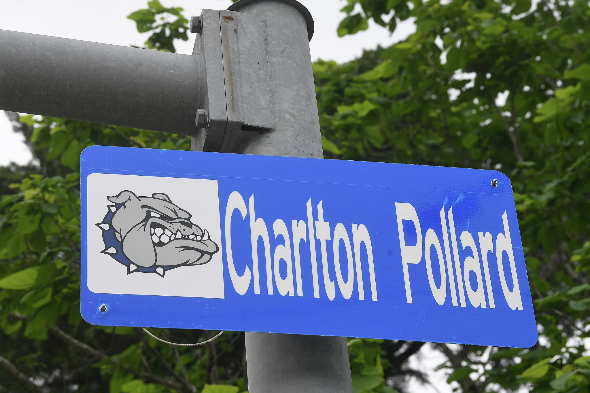 Charlton-Pollard neighborhood signs unveiled in city ceremony