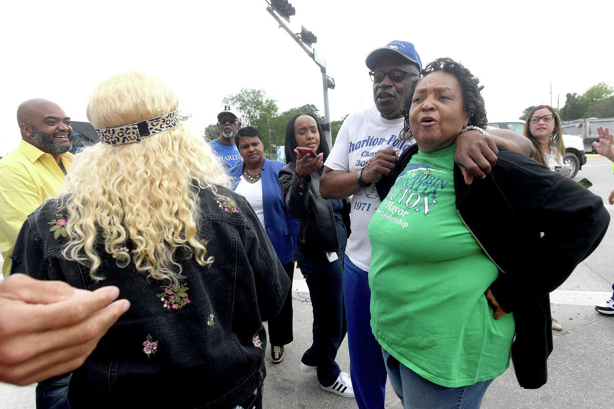 Charlton-Pollard neighborhood signs unveiled in city ceremony