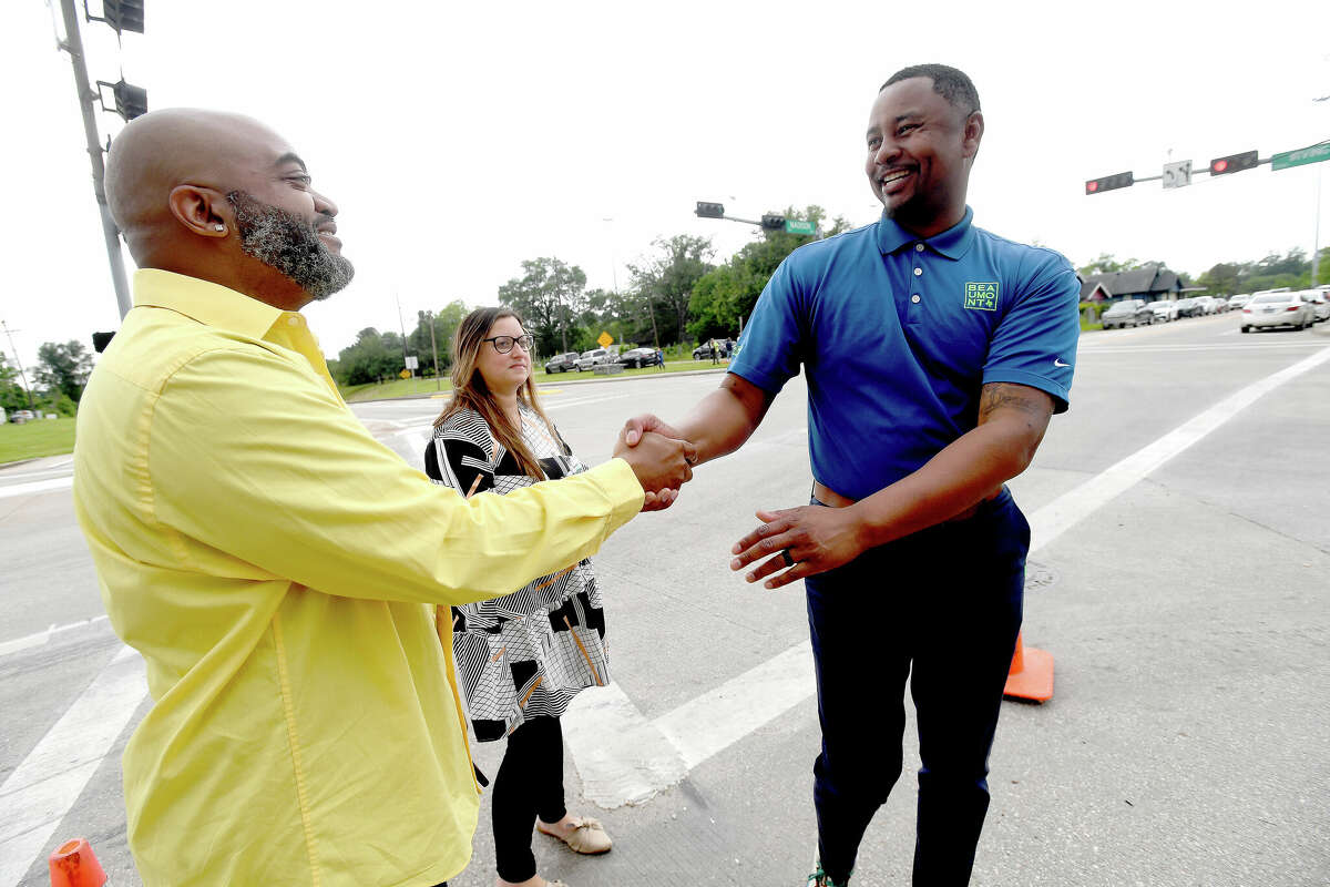 Charlton-Pollard neighborhood signs unveiled in city ceremony