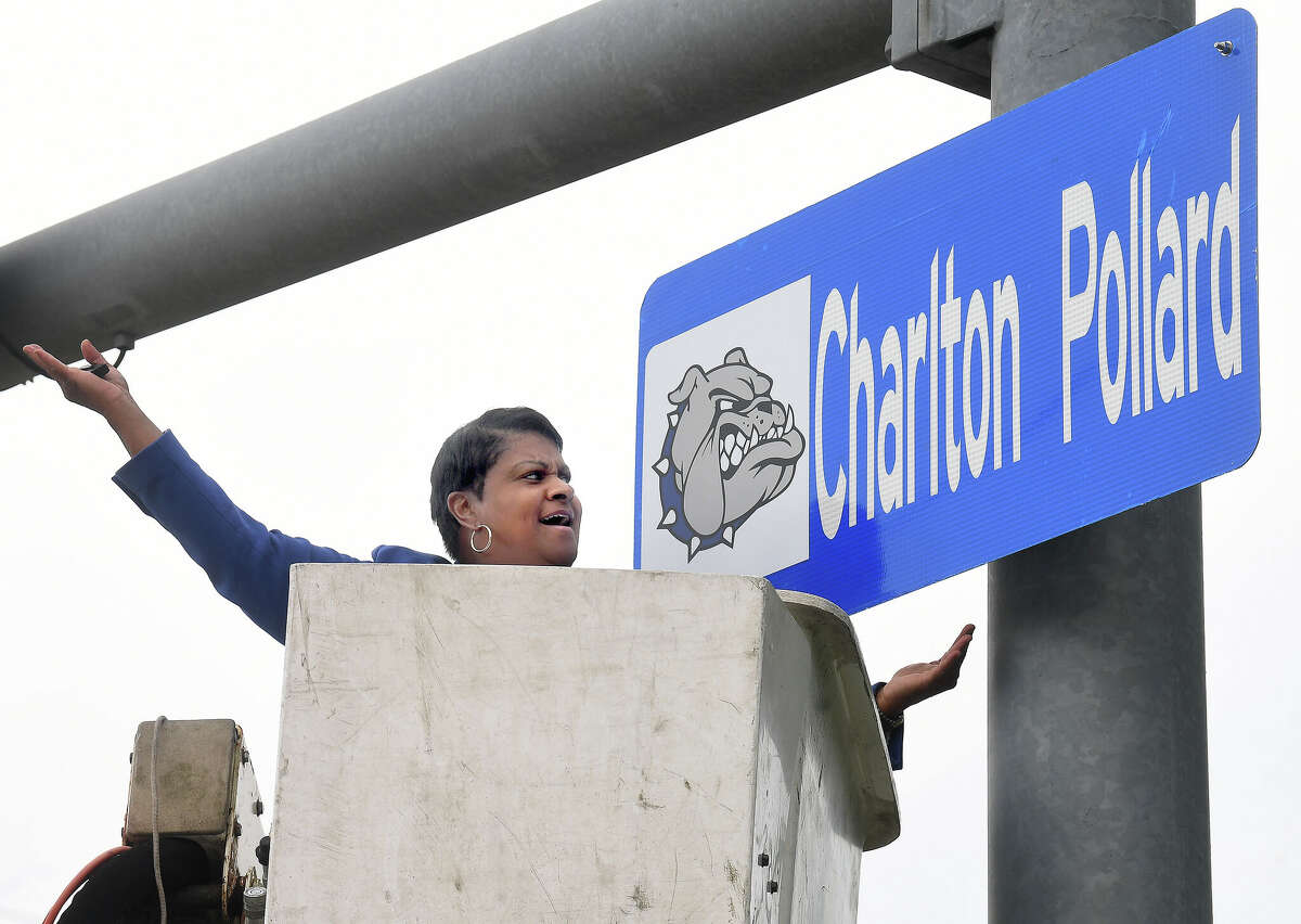 Charlton-Pollard neighborhood signs unveiled in city ceremony