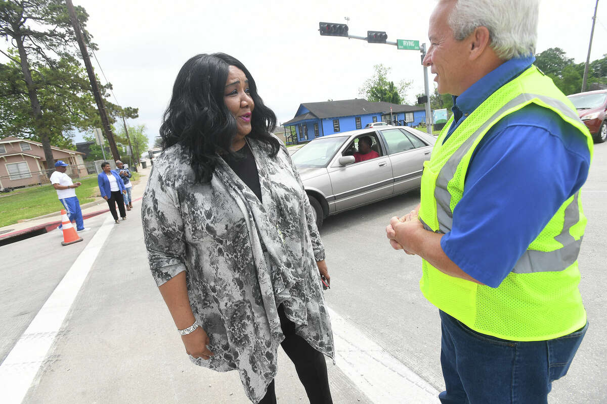 Charlton-Pollard neighborhood signs unveiled in city ceremony
