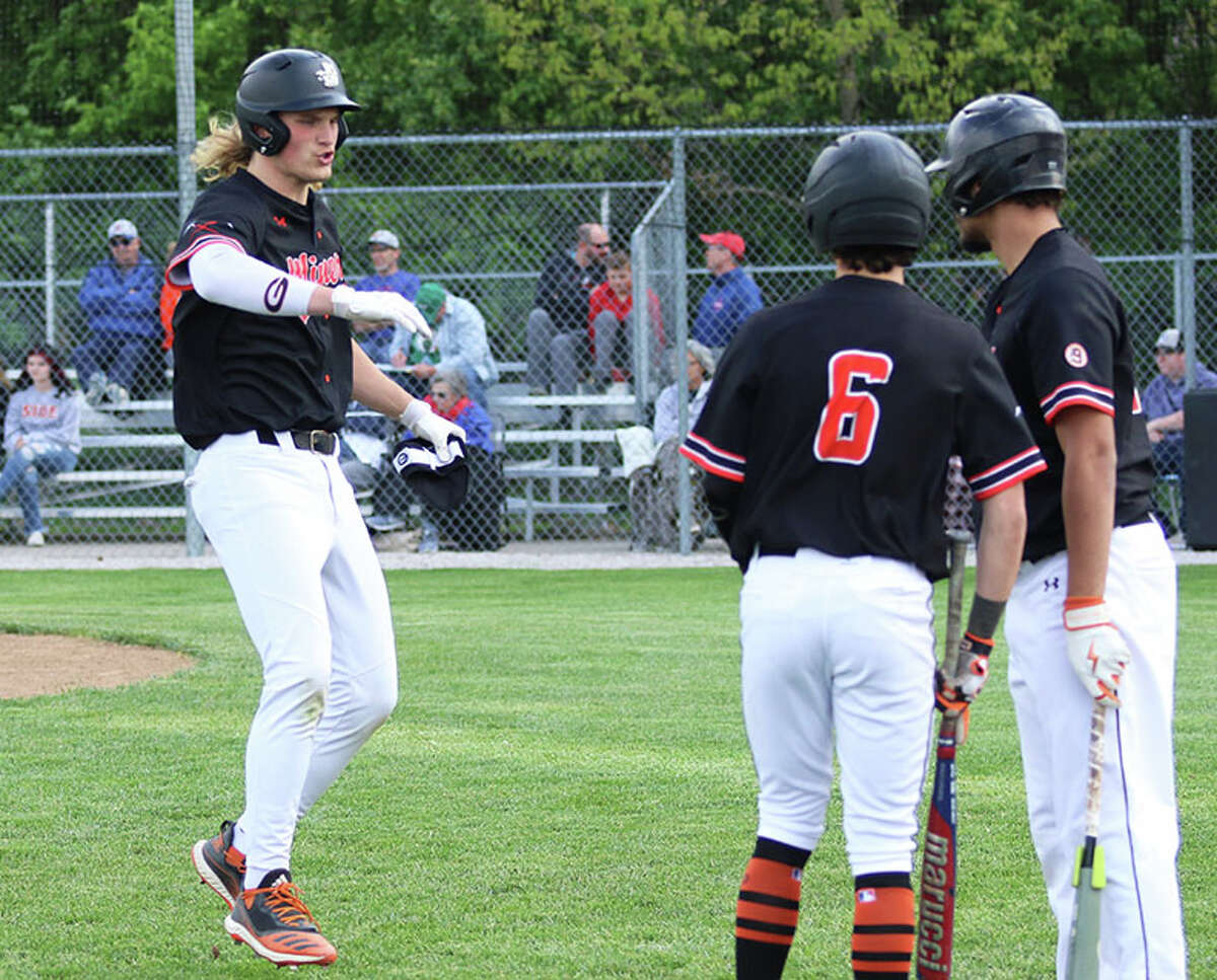 Gillespie survives seventh, defeats Carlinville to stay unbeaten