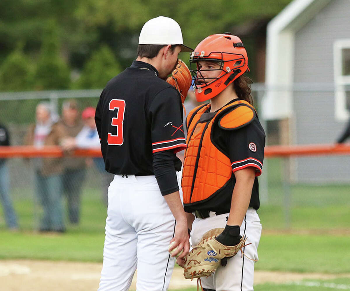 Gillespie survives seventh, defeats Carlinville to stay unbeaten