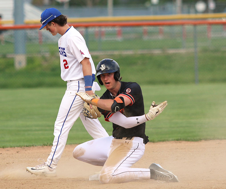 Gillespie survives seventh, defeats Carlinville to stay unbeaten