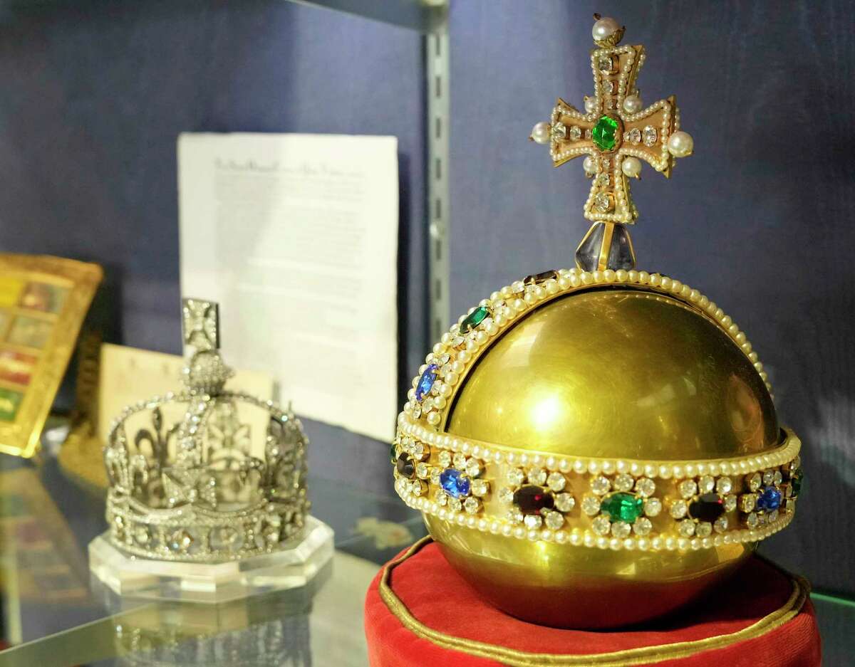 Houston Jewelry lets you try on 'crown jewels' in exhibit