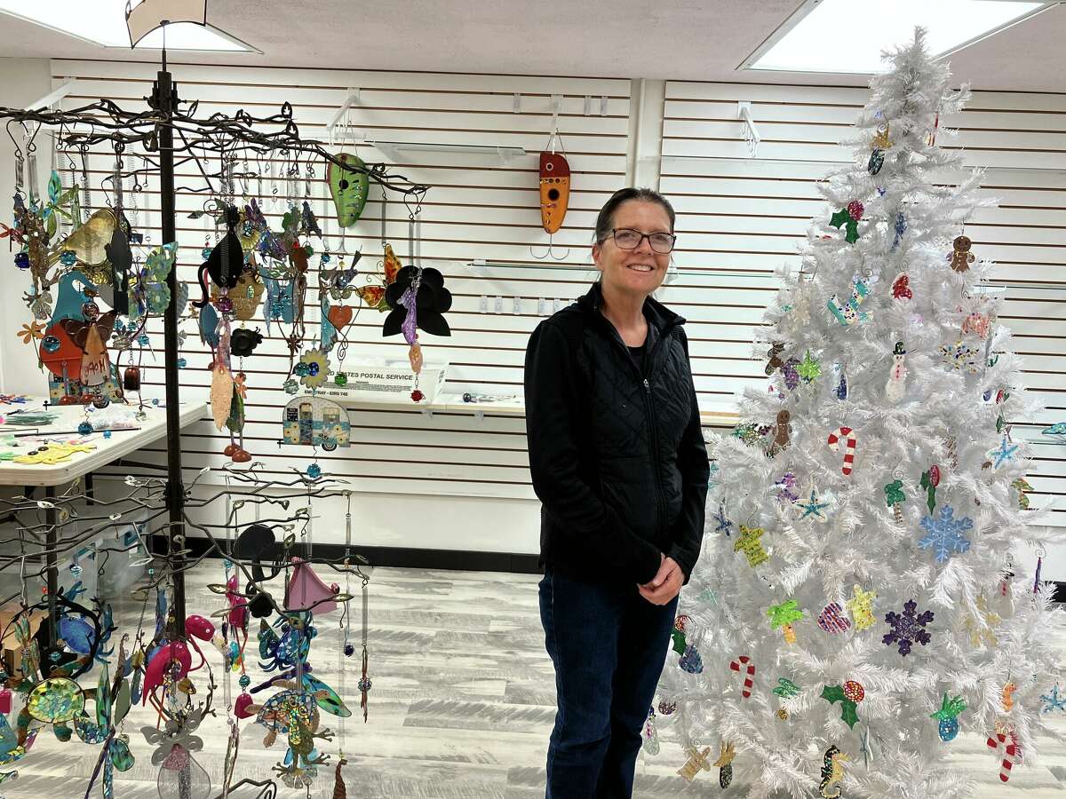 Midland artist Lori Lippard to open 'Blingthingz' at 147 E. Main St.