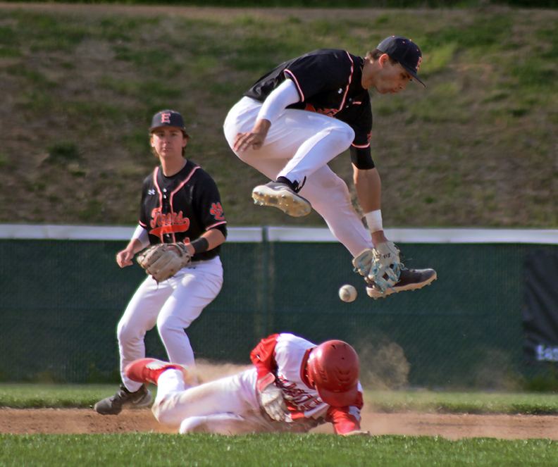 Edwardsville finishes off SWC baseball sweep of Alton