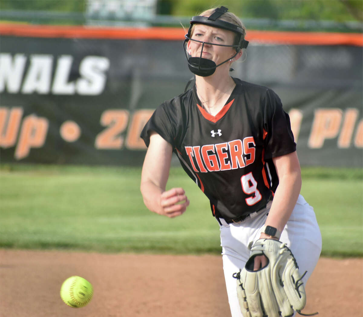 Kolakowski stars at the plate, in the field in EHS win