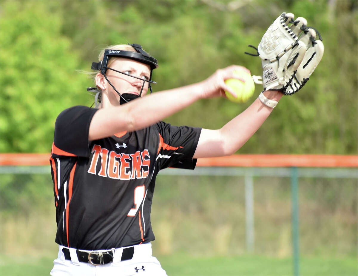 Edwardsville softball goes 2-1 on weekend trip