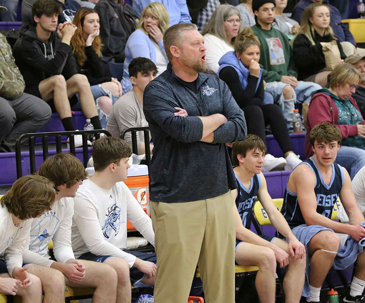 Williams changes plays, takes girls basketball job at Jersey