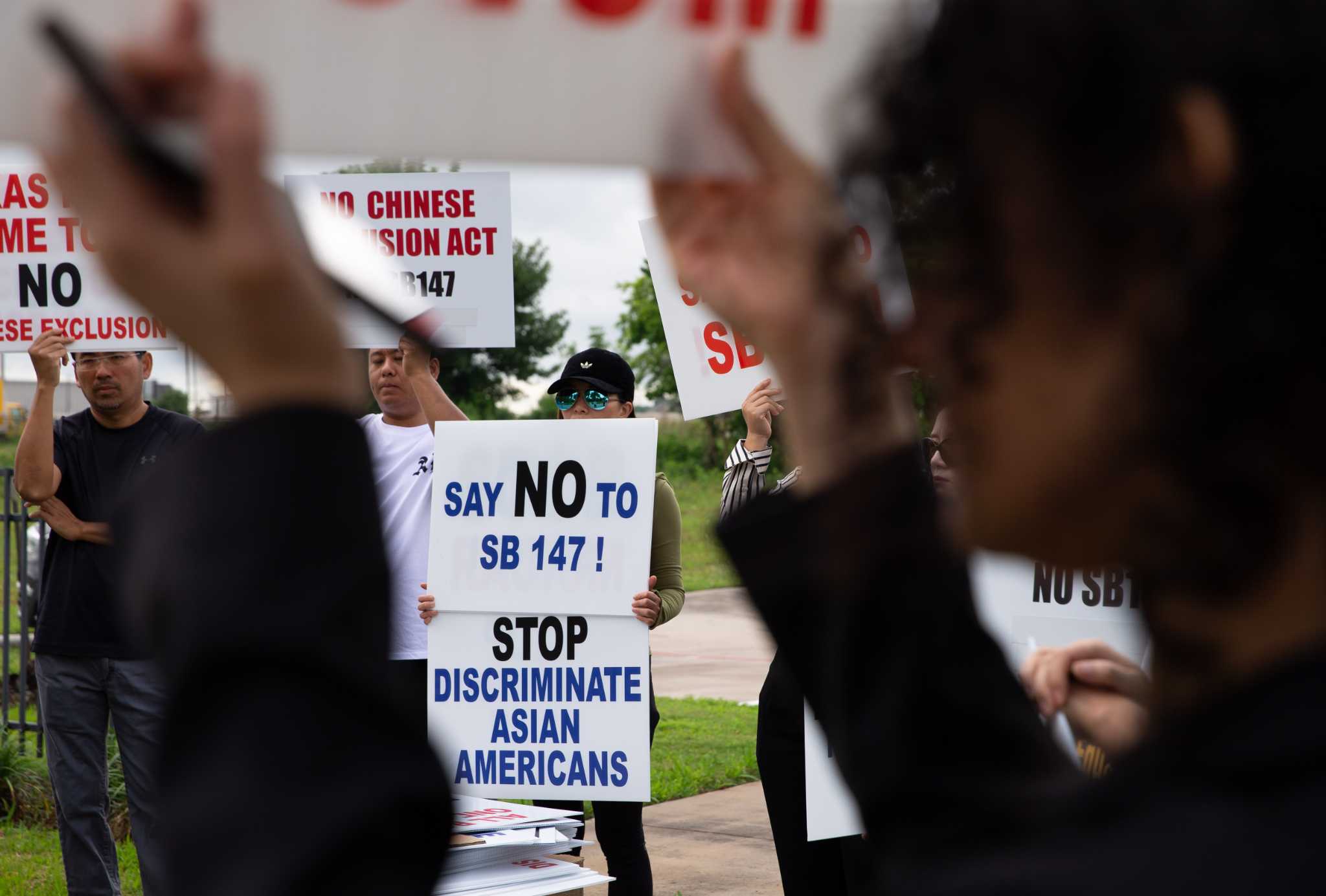 Texas House passes bill banning Chinese citizens from buying land