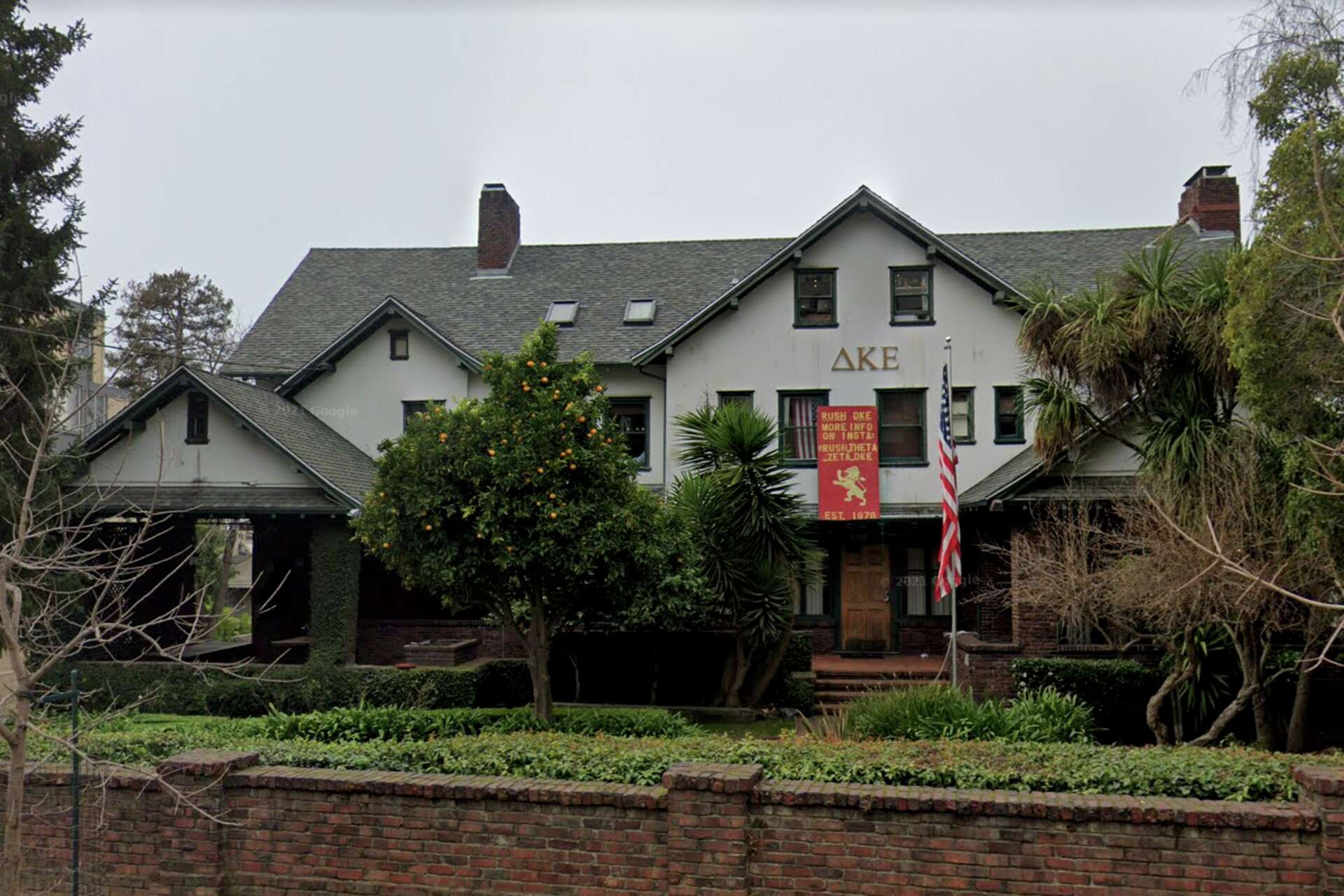 Student falls from roof of fraternity house near UC Berkeley