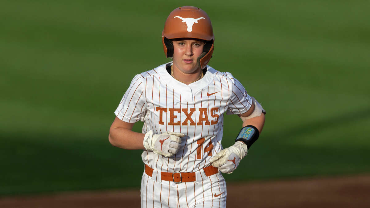 Freshman star Reese Atwood coming up clutch for Texas softball