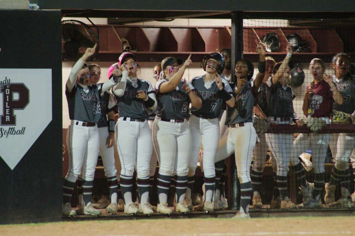 Pearland shuts out Clear Brook to sweep softball playoff series