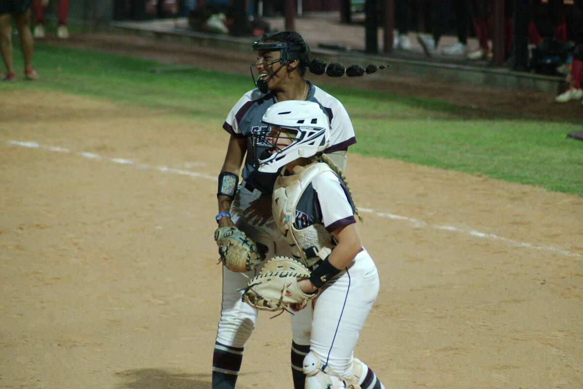 Pearland shuts out Clear Brook to sweep softball playoff series