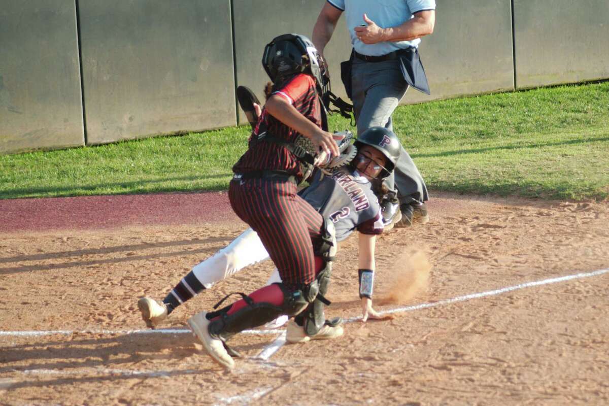 Pearland shuts out Clear Brook to sweep softball playoff series