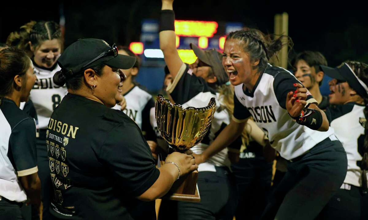 Softball: Edison tops Medina Valley to advance in playoffs