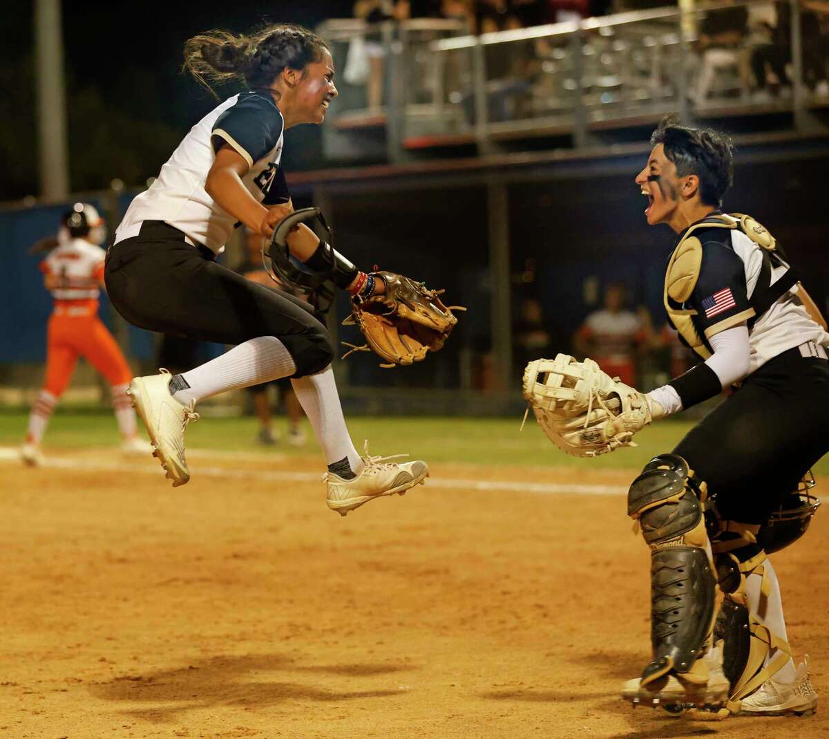 Softball: Edison tops Medina Valley to advance in playoffs