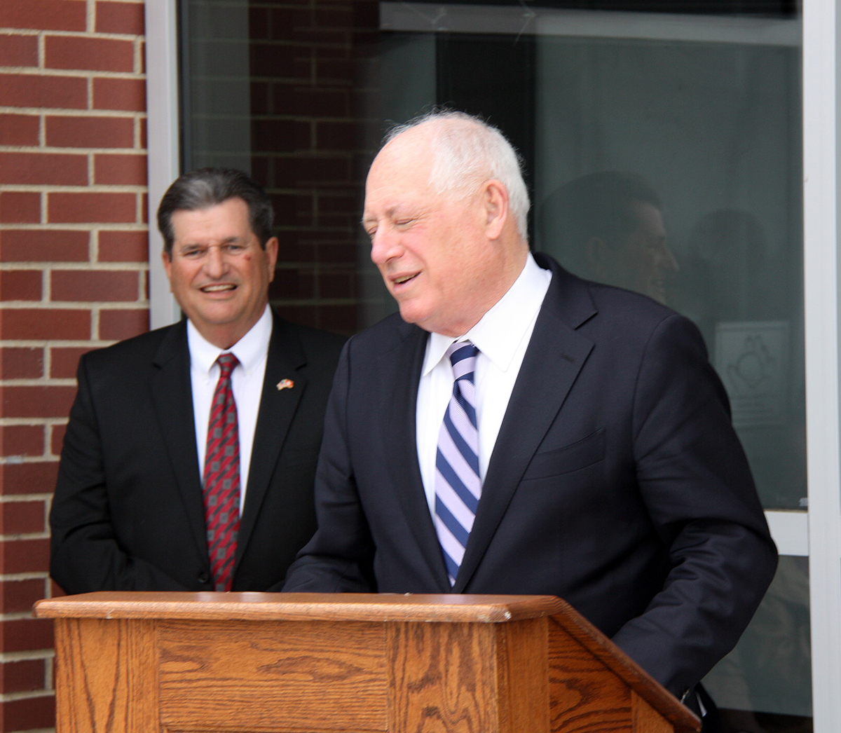 Former Gov. Pat Quinn dedicates portrait exhibit in Highland