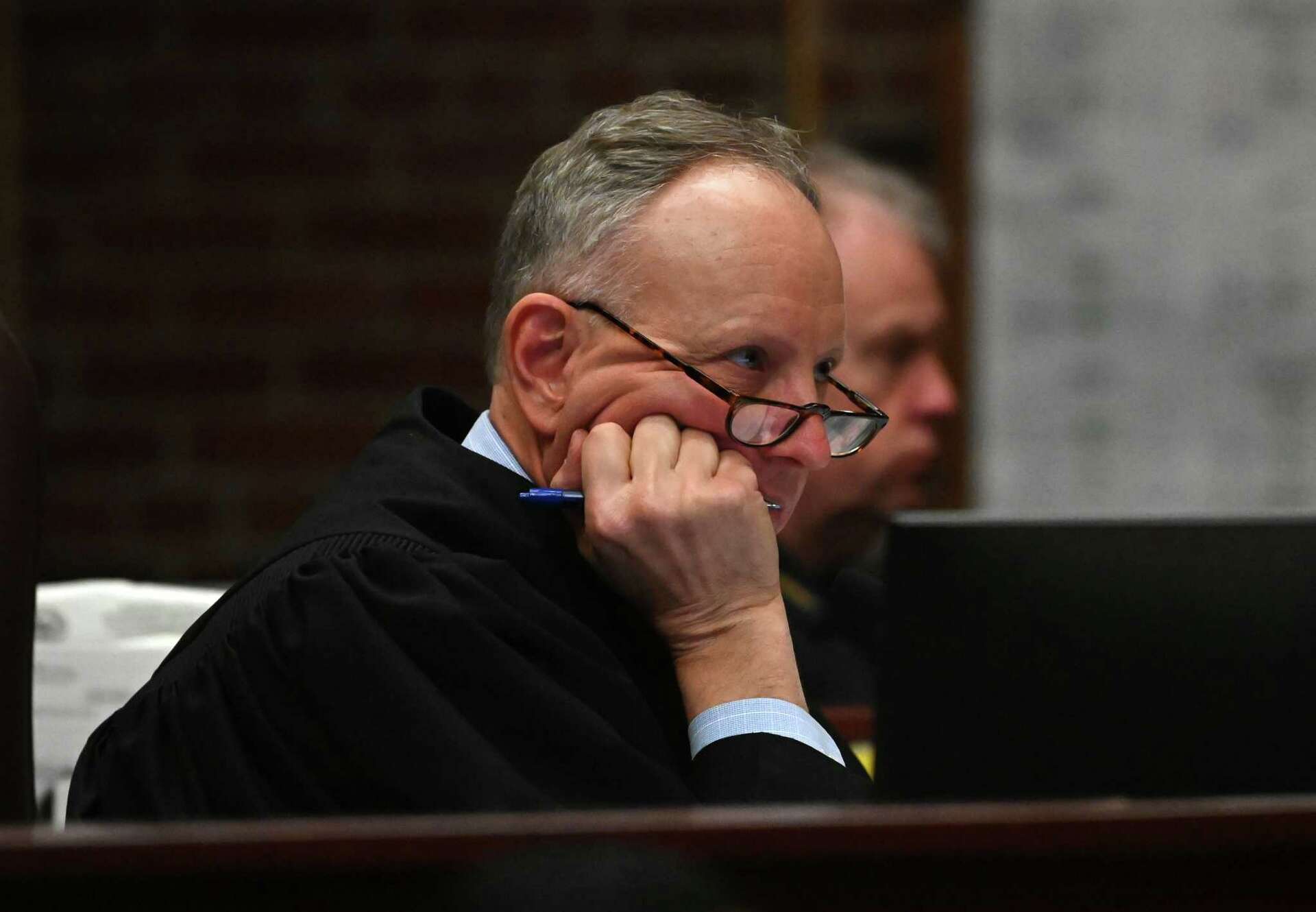 Judge dismisses charges against VT deputy in Saratoga Springs shootout