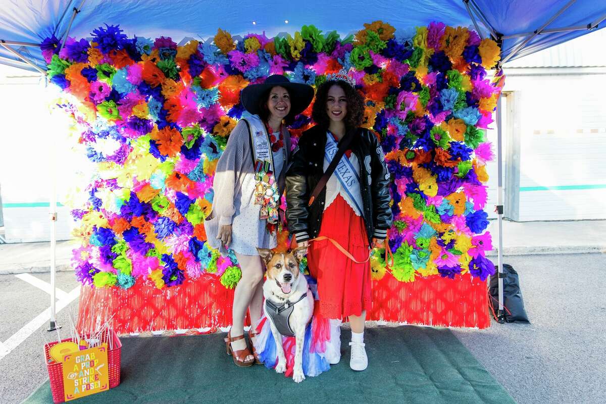 Fiesta's Pooch Parade takes over Alamo Heights