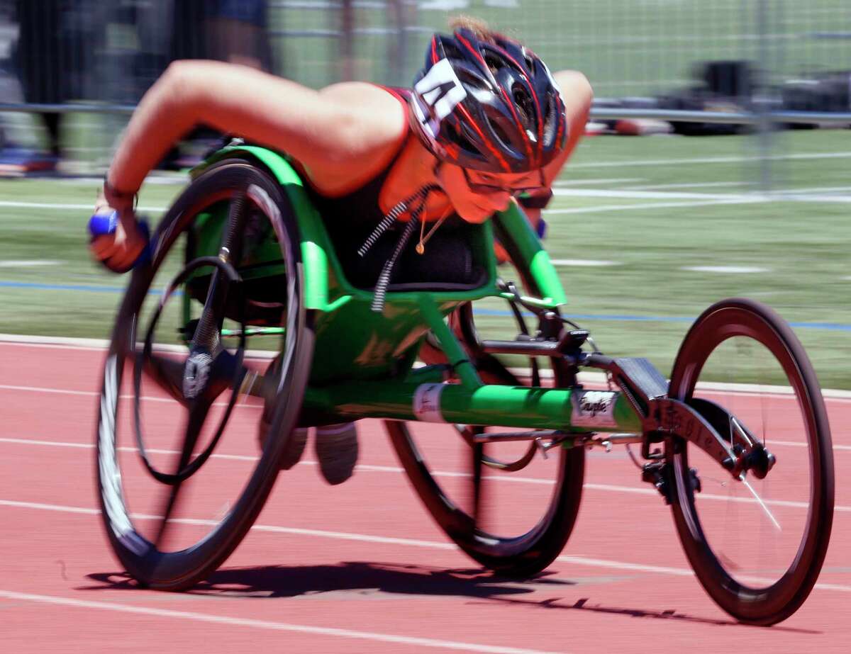 Track and field: Champion's Leachman recovers with strong performance