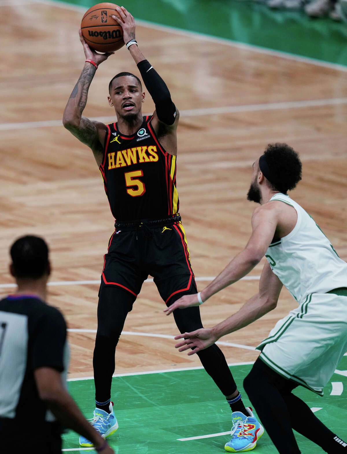 Finger: As Dejounte Murray points the finger, Derrick White moves on