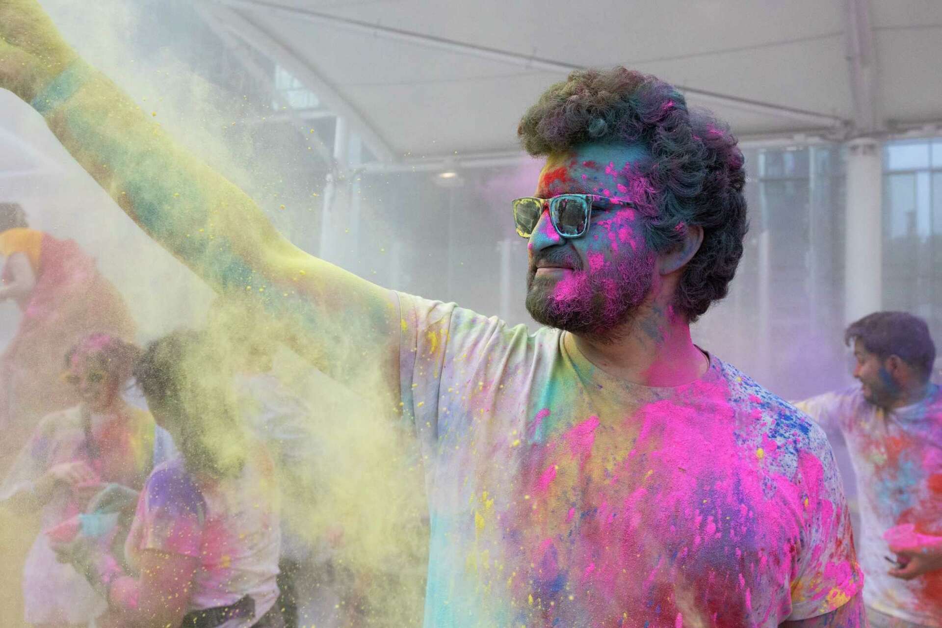 San Francisco neighborhood turns out for colorful Holi festival