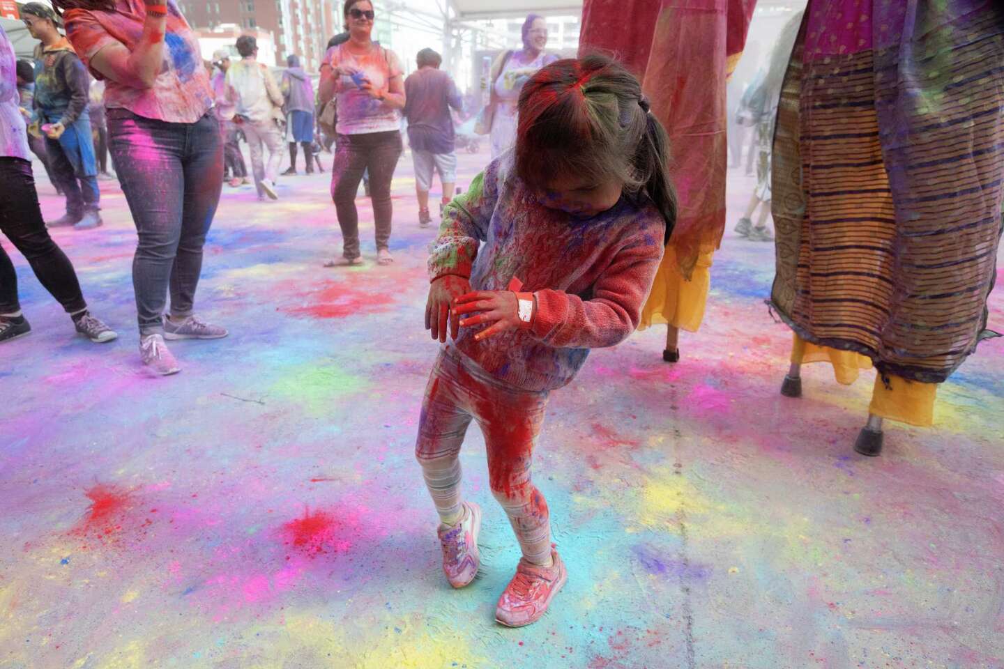 San Francisco neighborhood turns out for colorful Holi festival