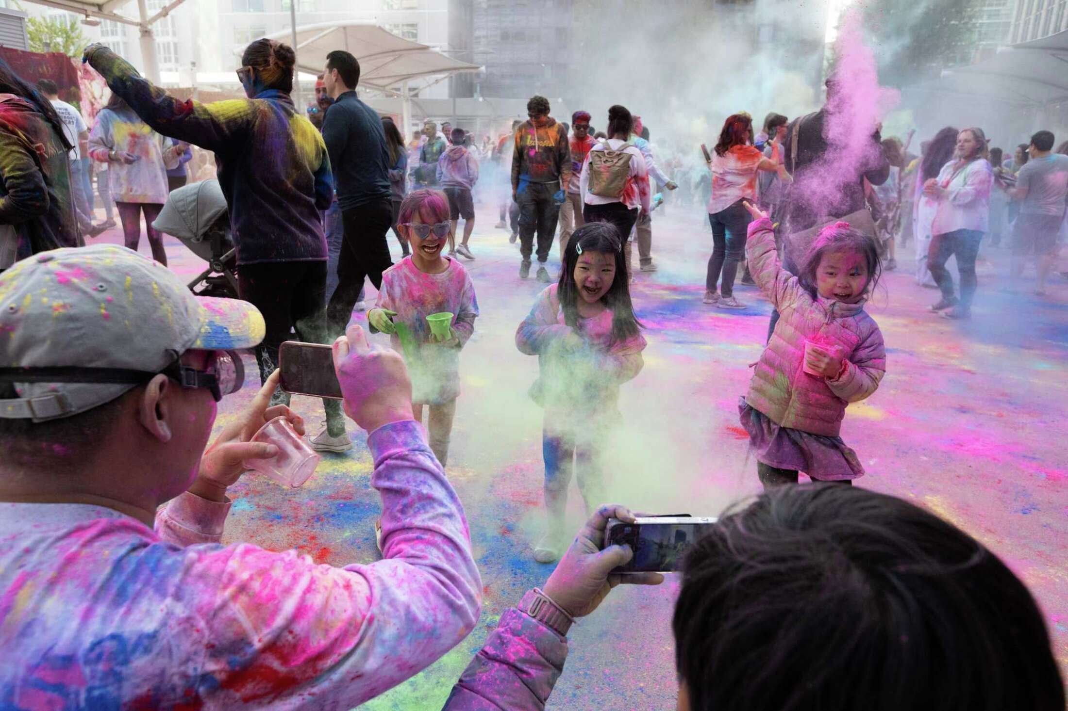 San Francisco neighborhood turns out for colorful Holi festival
