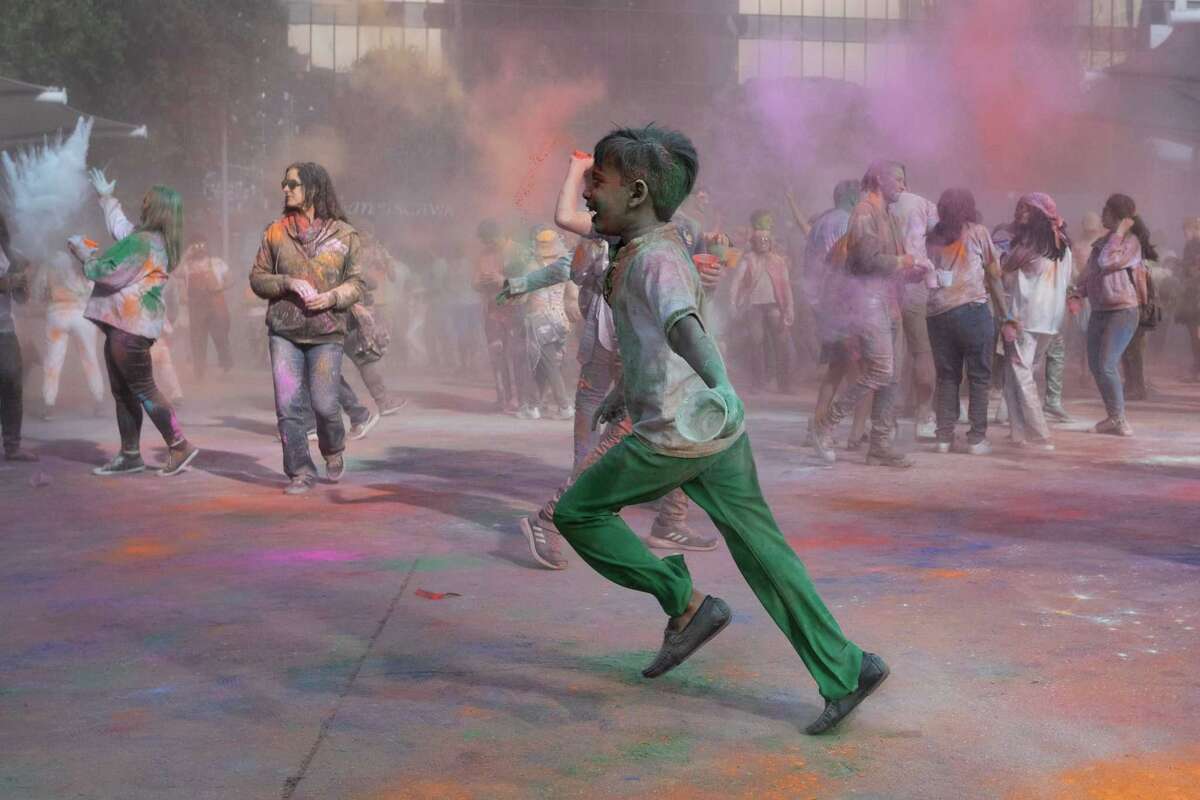 San Francisco neighborhood turns out for colorful Holi festival