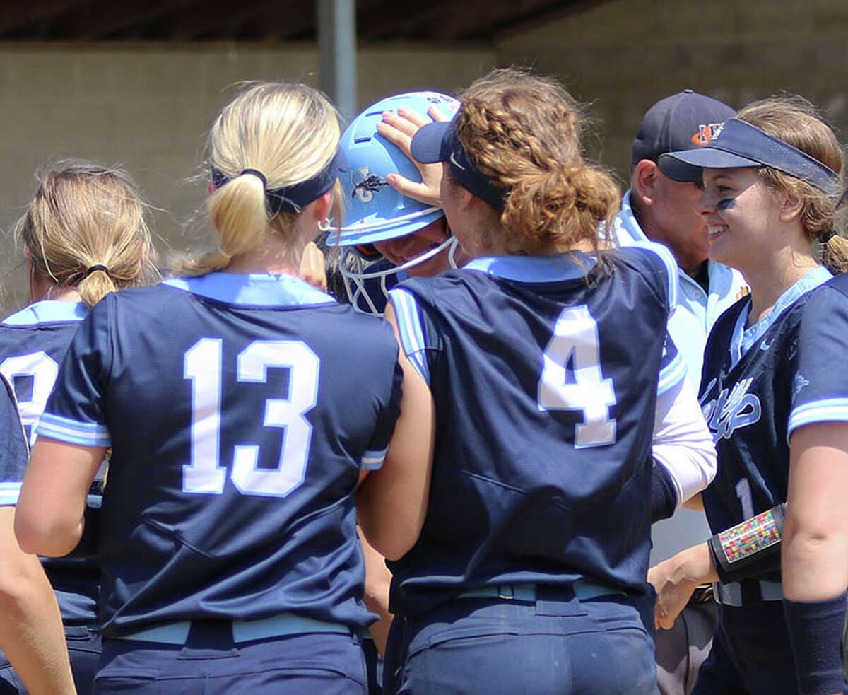 Jersey softball bounces back after heartbreaking runs