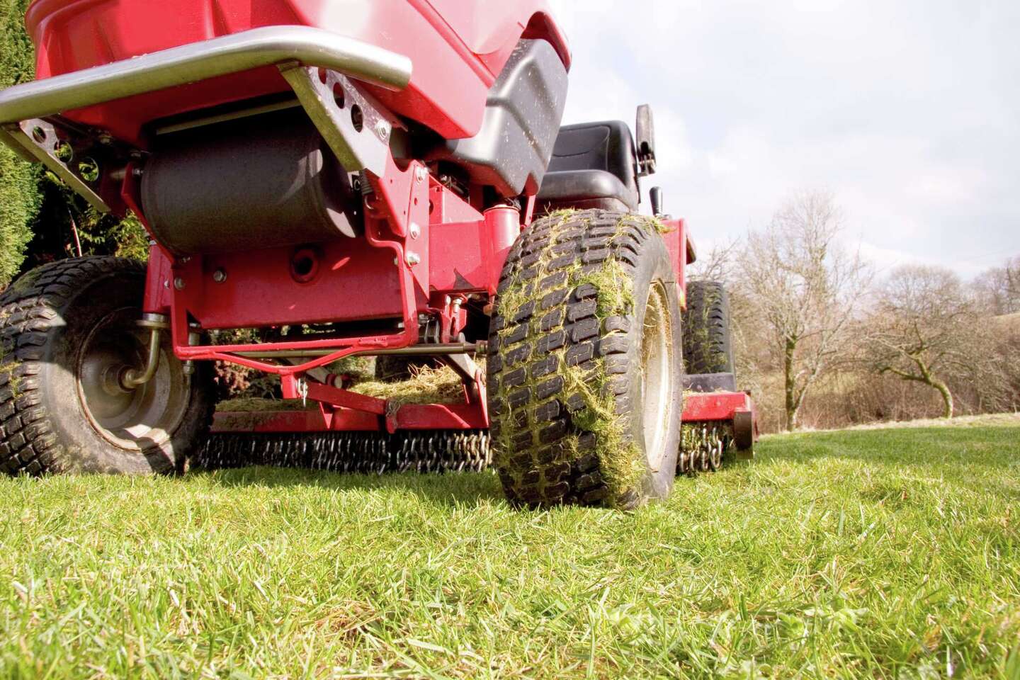 How to Change the Hydrostatic Fluid in a Cub Cadet Lawn Mower