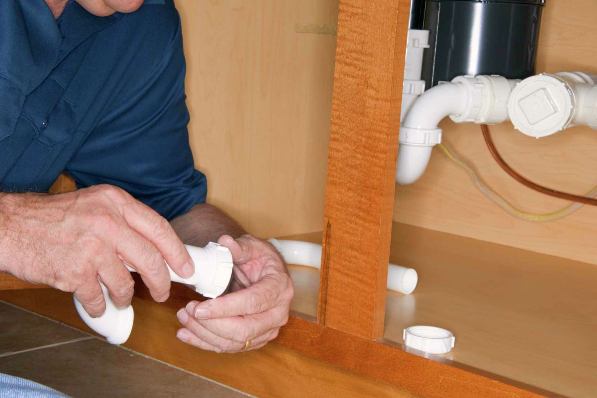How to Change Metal Pipes to Plastic Under the Kitchen Sink