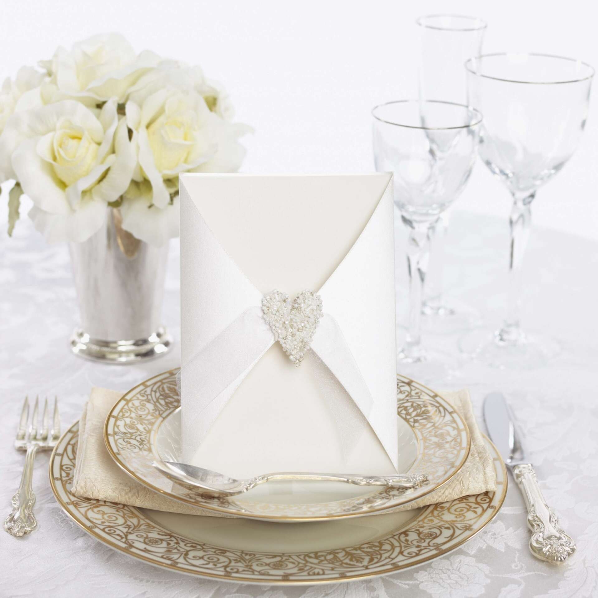 How to Arrange Napkins on Dining Room Plates