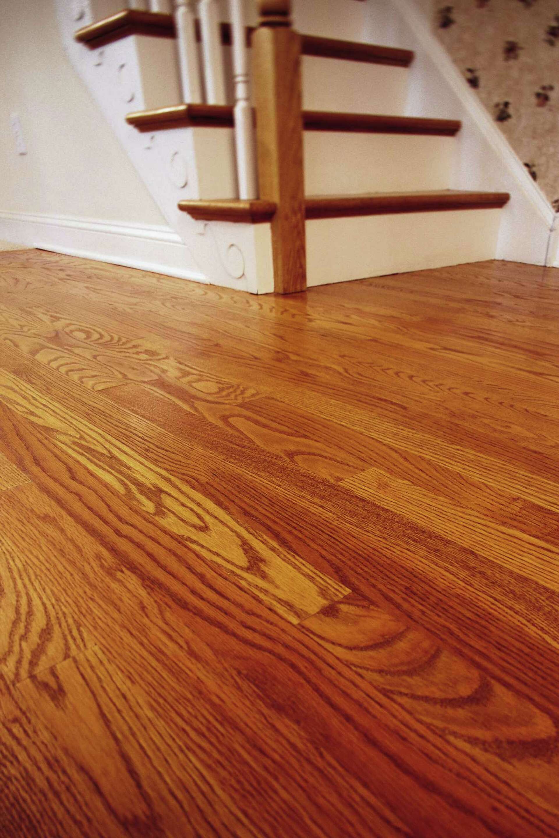 How to Refinish a Wood Floor With a Square Buff Sander