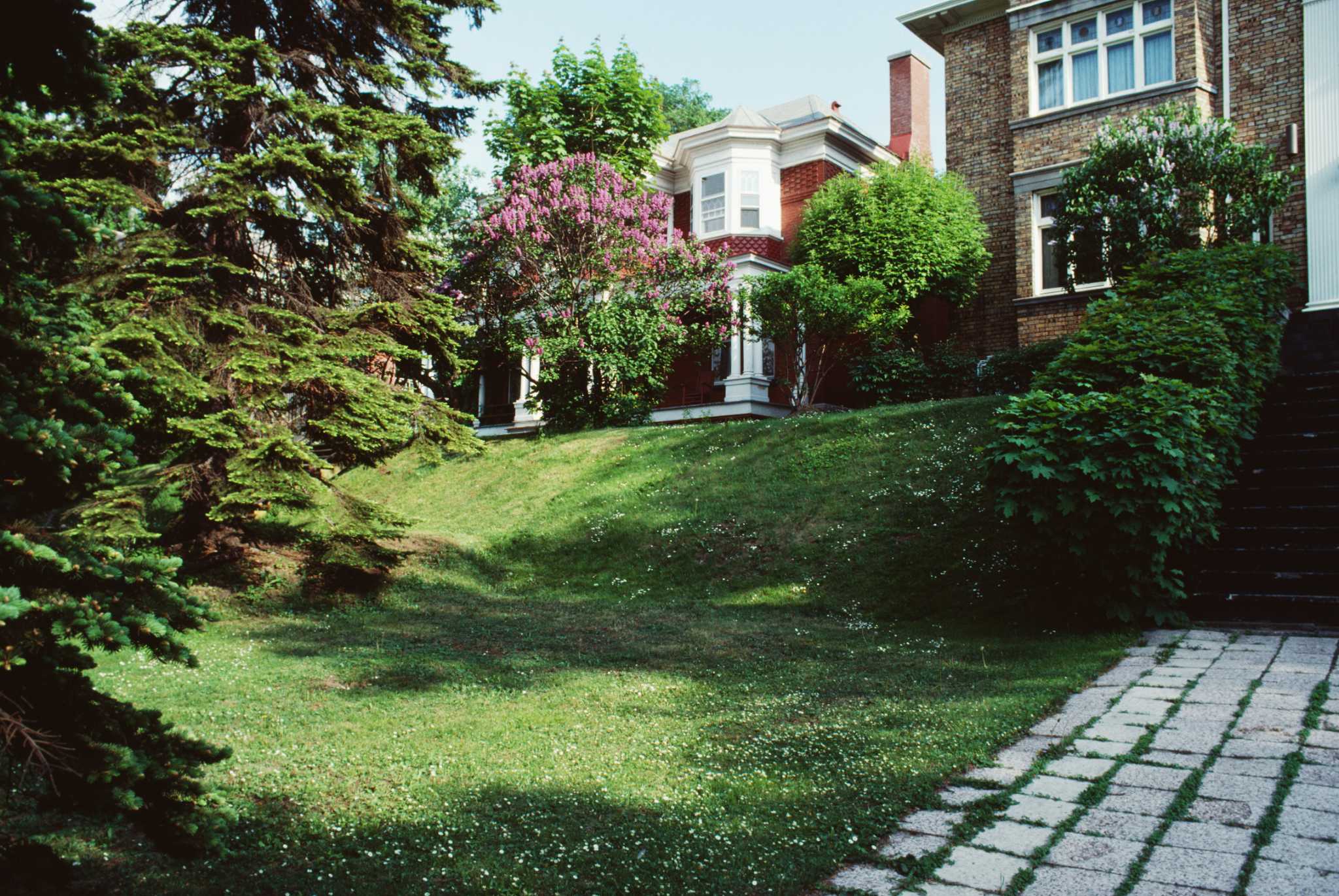 Landscape Design Ideas for a Sloped Front Entrance