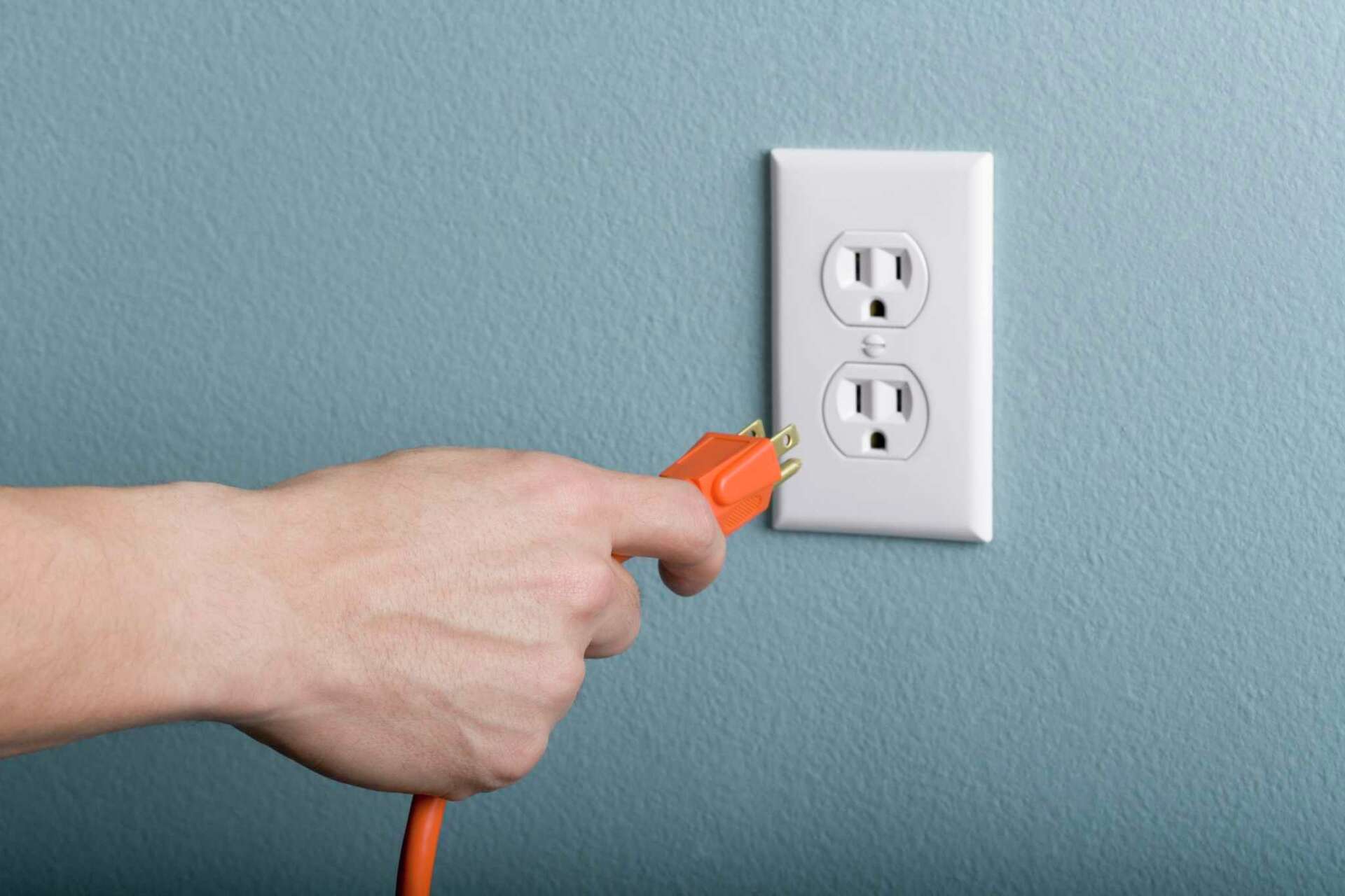 How to Wire a 115 Volt Electrical Outlet