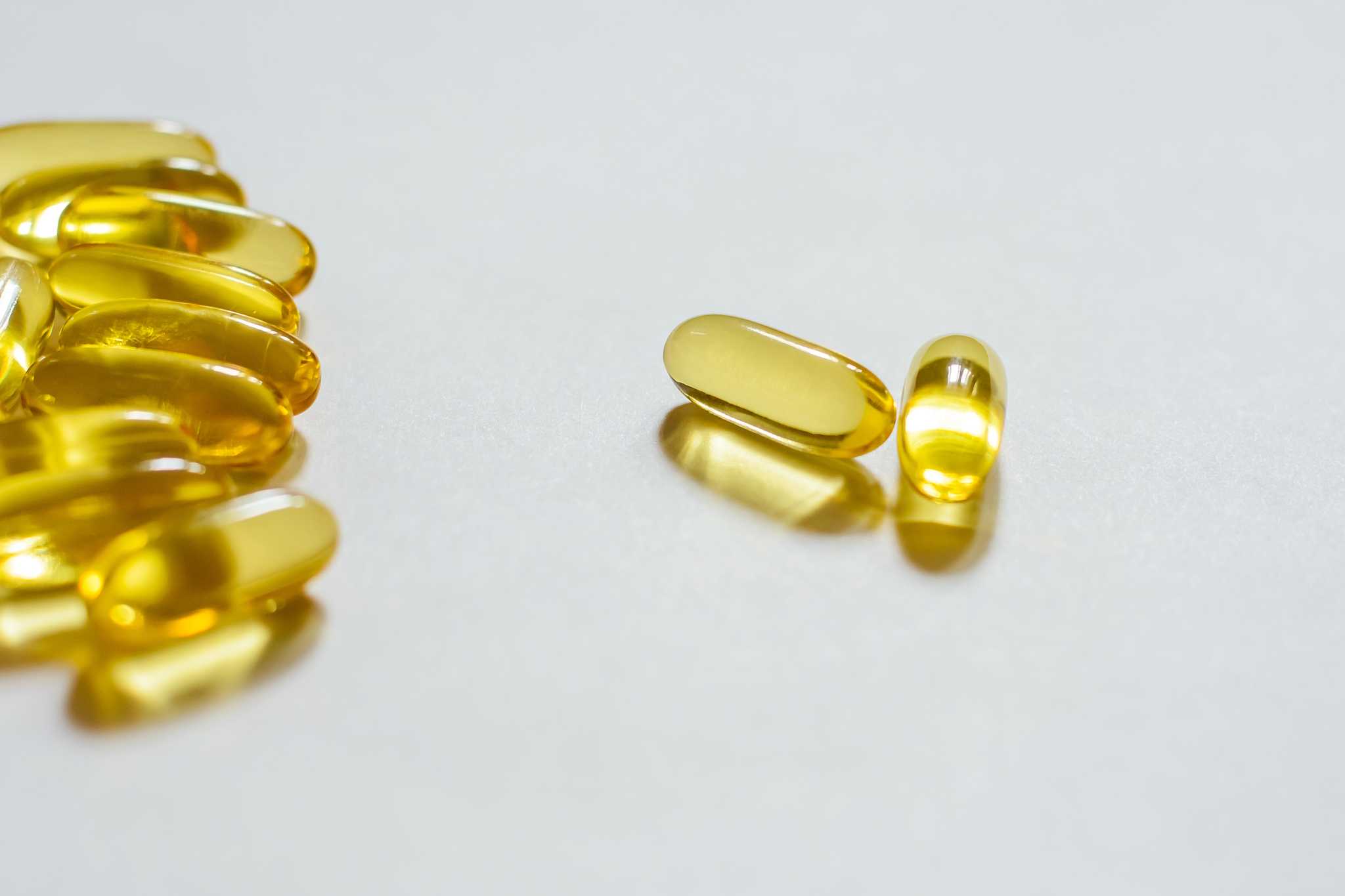 What Are Advantages & Disadbantages of Using Fish Oil Supplements?