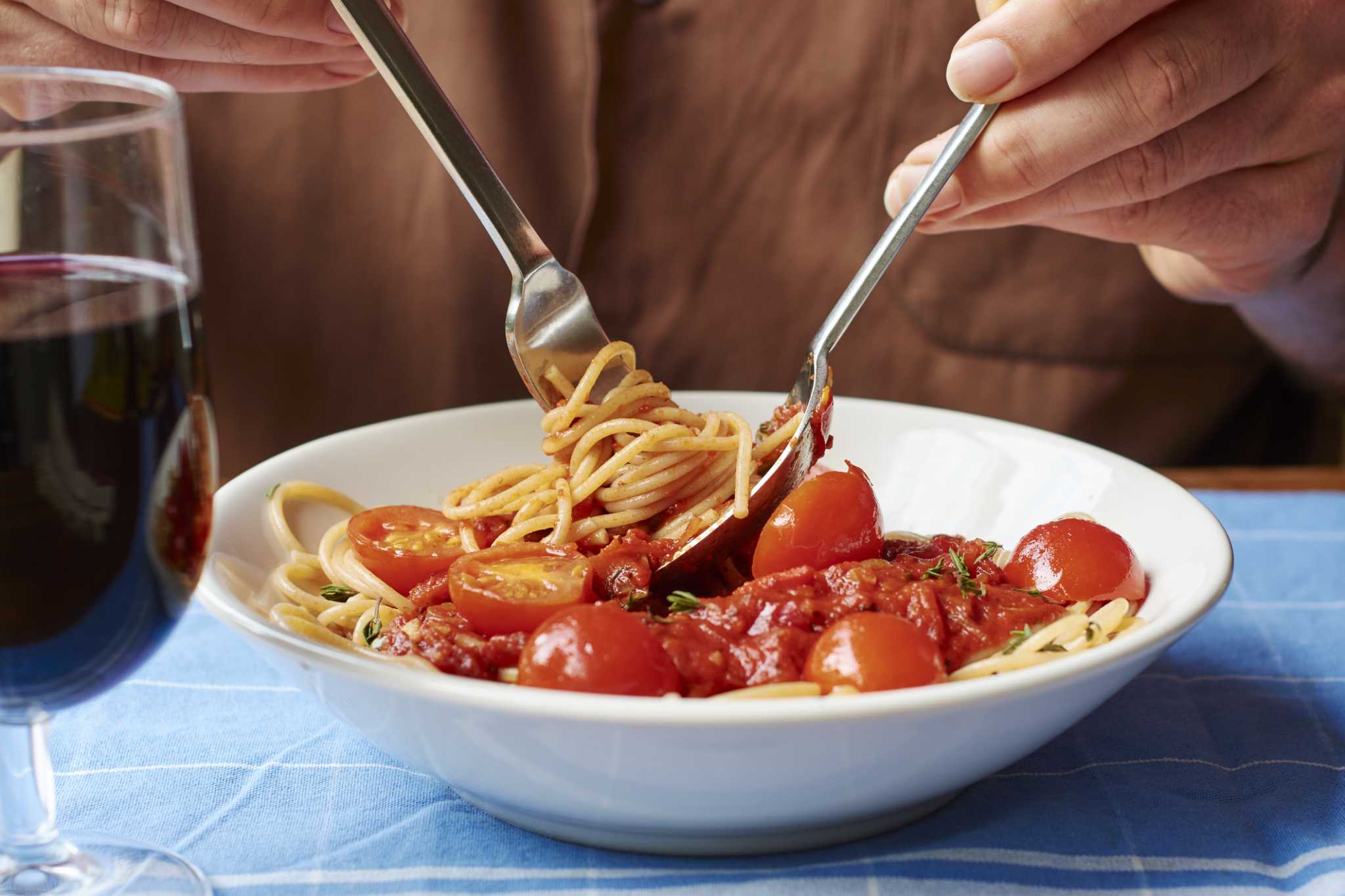 The Normal Time for Food to Process Through the Bowels & Colon