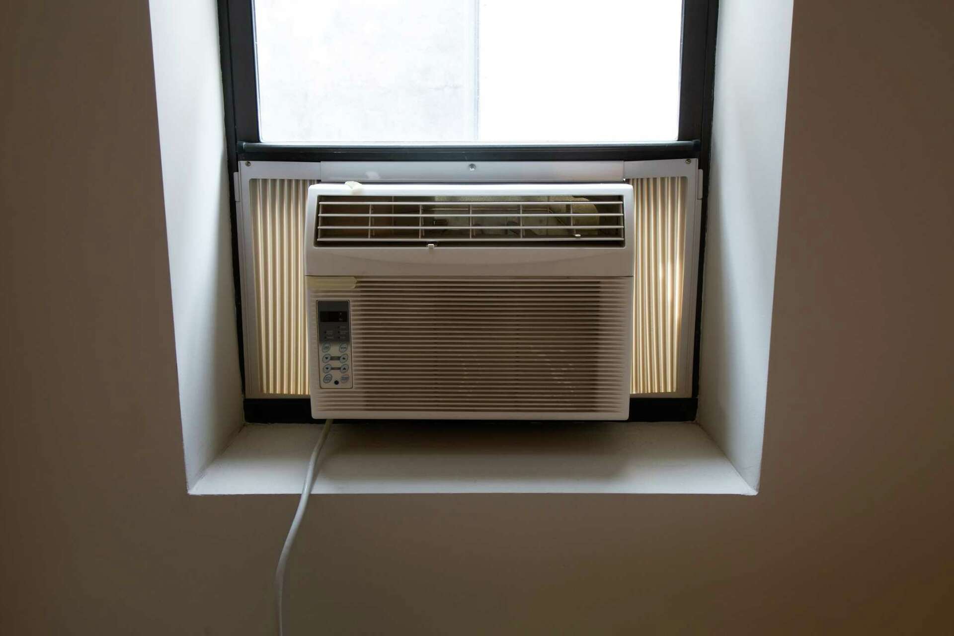 How to Repair the Fan in Window Air Conditioners