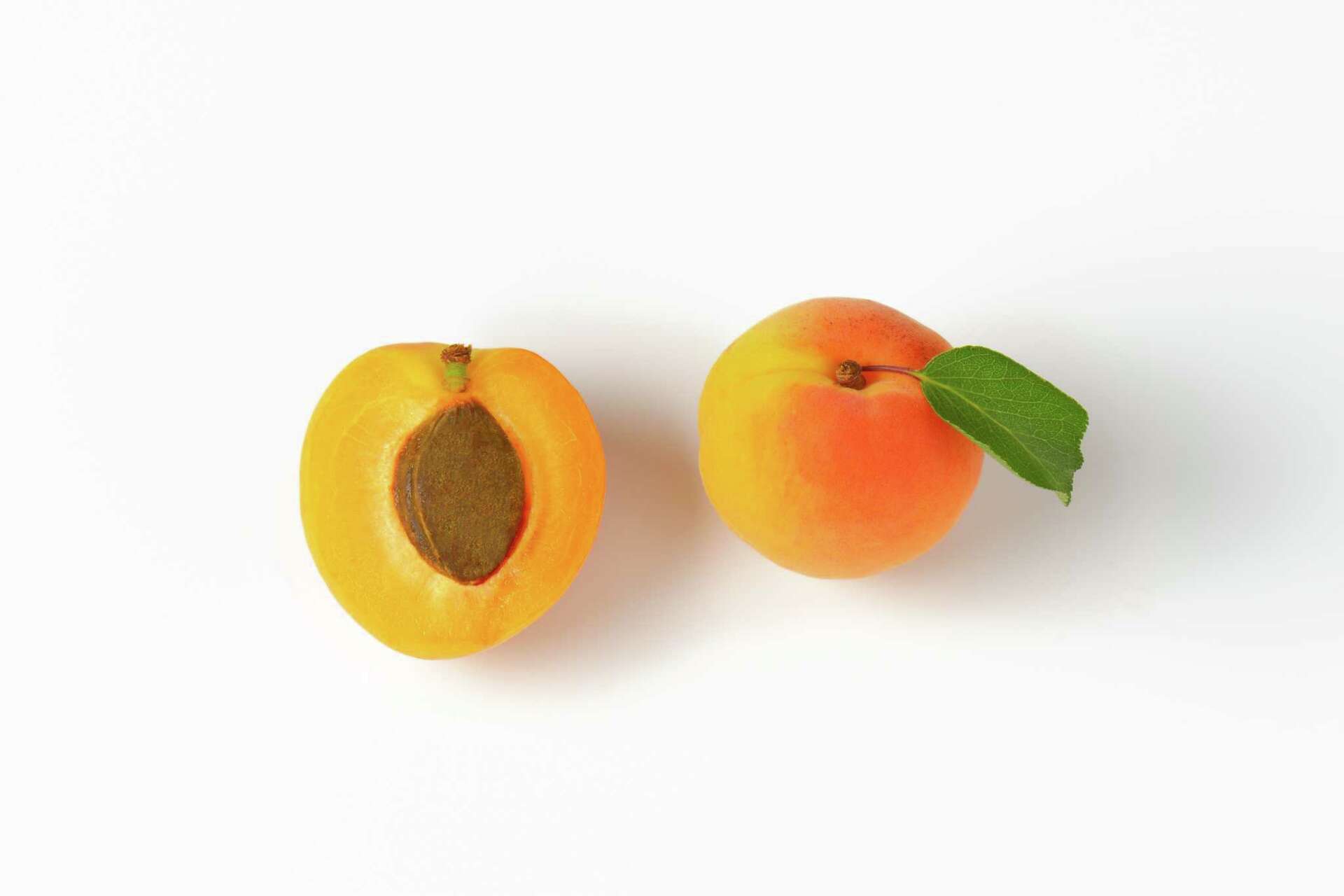 What Are the Benefits of Eating Apricot Pits?