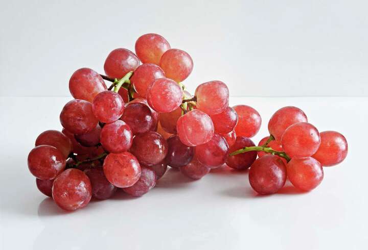 What Are the Benefits of Eating Fresh Red Seedless Grapes?