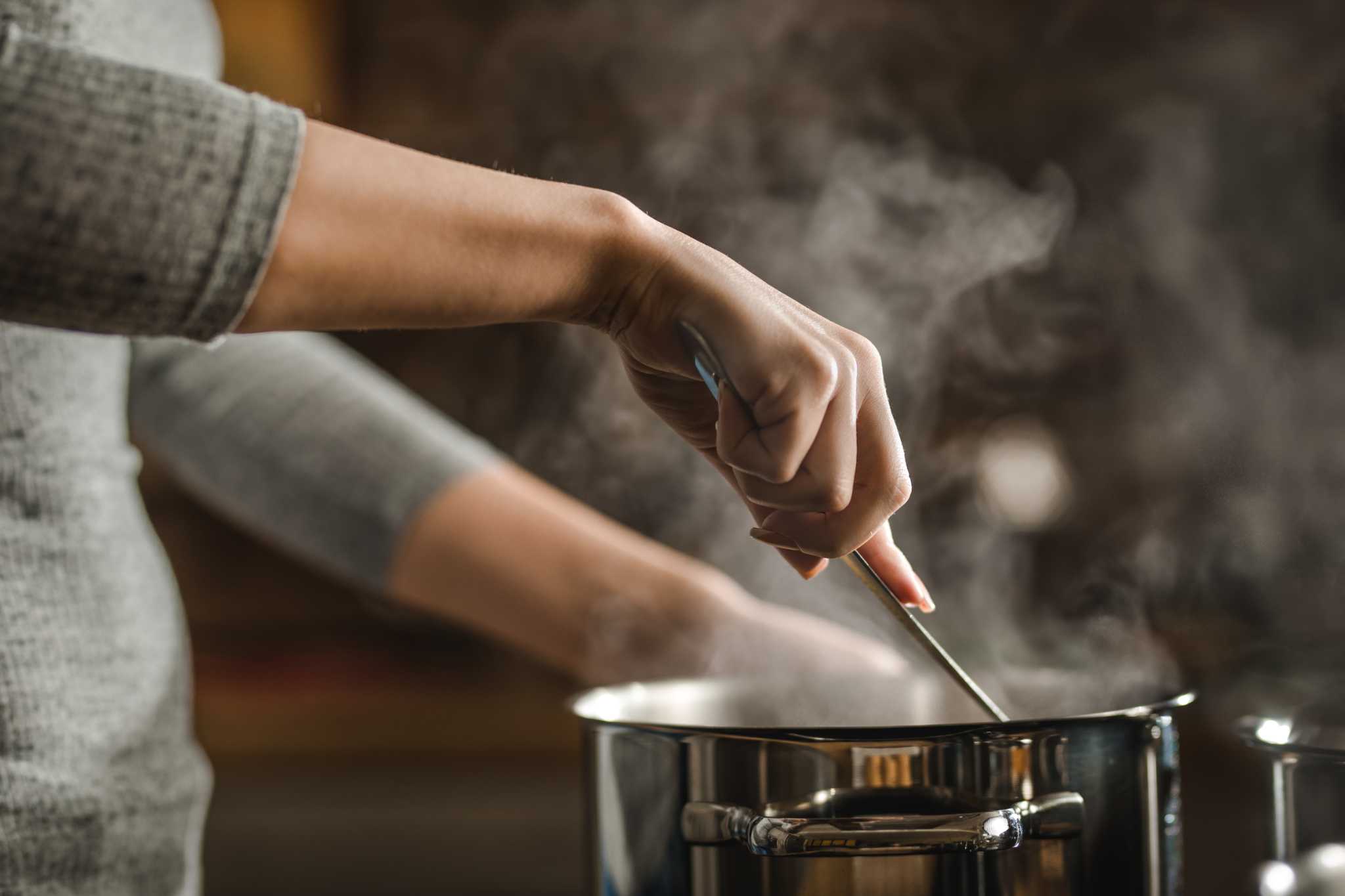 How to Clean Oil Buildup Off Pots